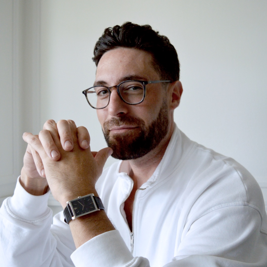 Brandon Kaplan Wears VIEREN Swiss Luxury Automatic Watch